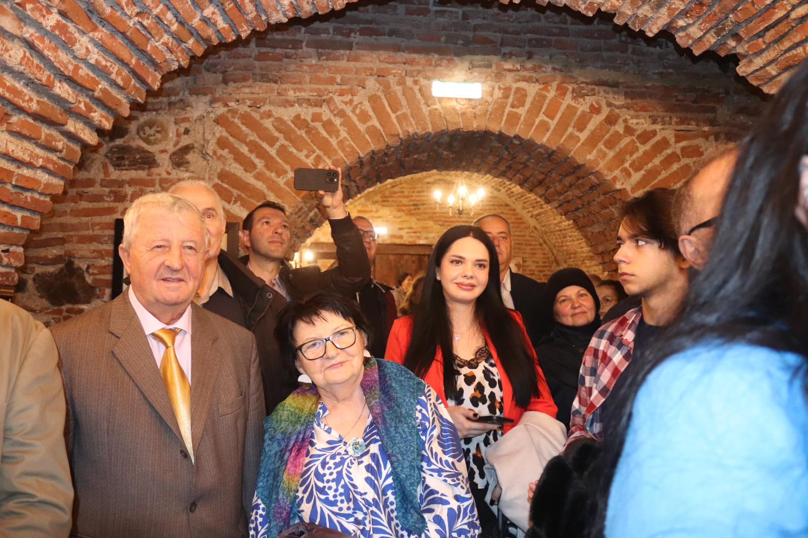 Glogova Art Project – Salon Boieresc, Cula Glogoveanu (Galerie Foto ...