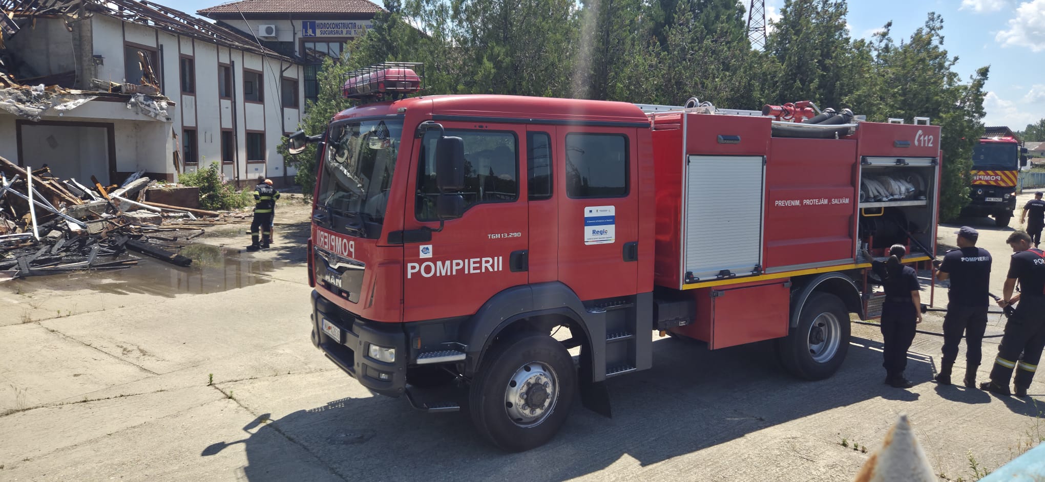 Incendiu la fostul sediu al unei mari societăți din Târgu Jiu - TV SUD ...